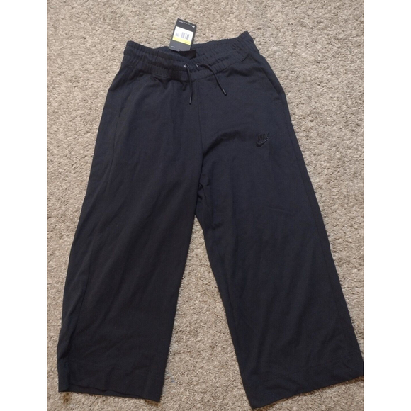 Nike | Pants & Jumpsuits | Nwt Nike Womens Sportswear Jersey Capris ...